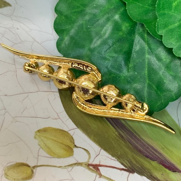 Monet | Jewelry | Monet Pin Vintage Pearl Gold Tone P17 | Poshmark
